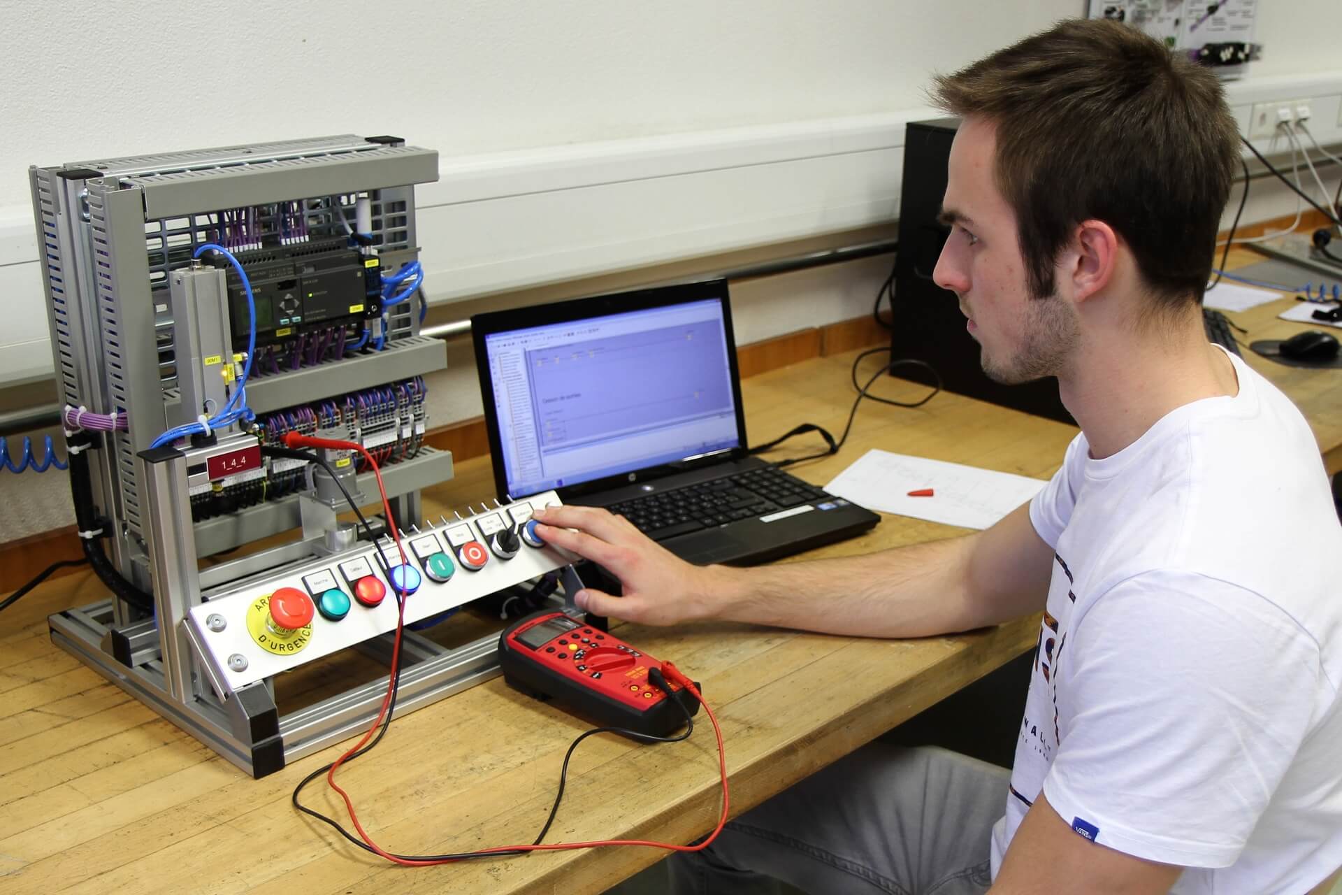 Automaticien-ne CFC | Division Technique du CEJEF